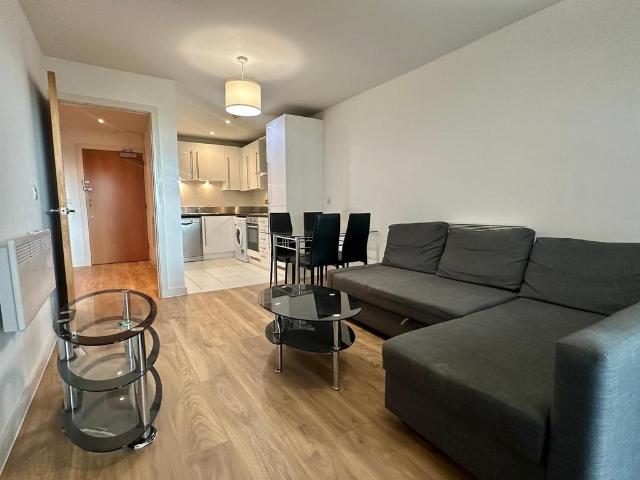 Hallsville Road, London E16 1 bed flat to rent £1,750 pcm £404 pw