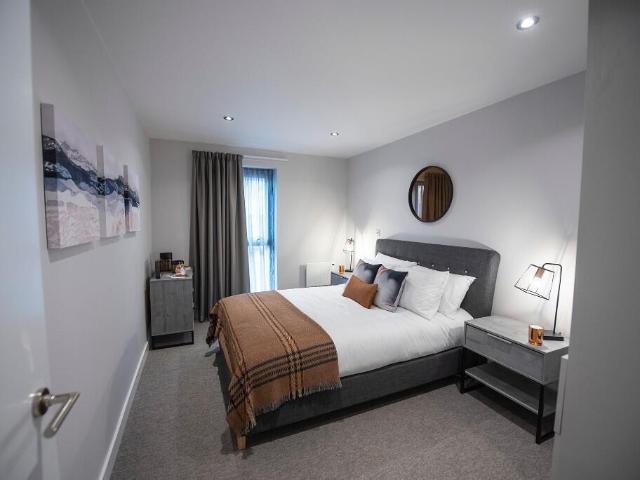 Hallsville Road, London E16 2 bed flat to rent £2,450 pcm £565 pw