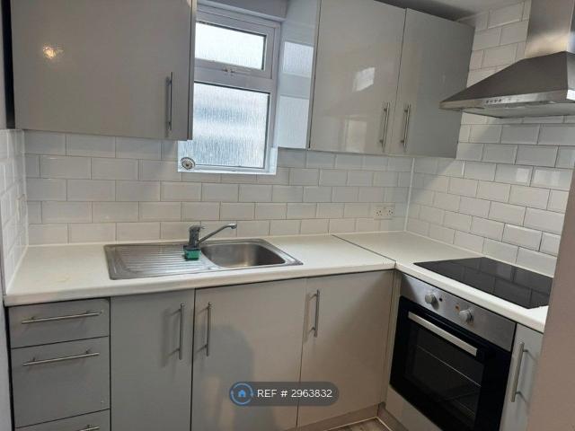 Hallswelle Road, London NW11, 2 bed flat to rent, £1,495 pcm | PrimeLocation