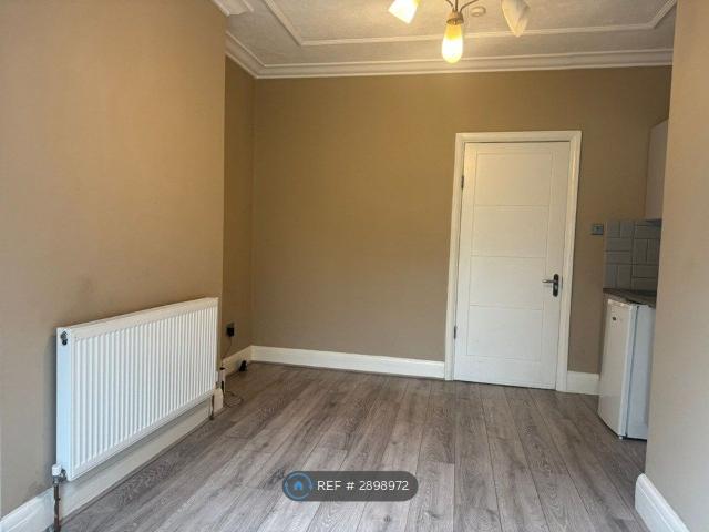 Hallswelle Road, London NW11, Studio to rent, £1,250 pcm | PrimeLocation