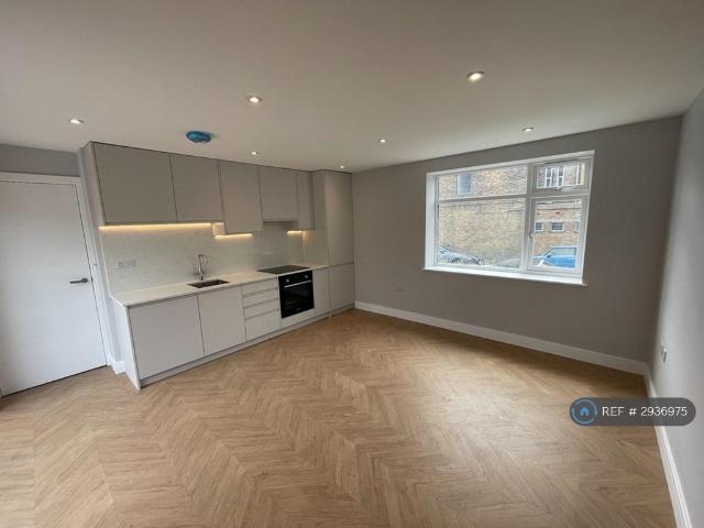 Halons Road, London, SE9 1 bed flat to rent £1,600 pcm £369 pw