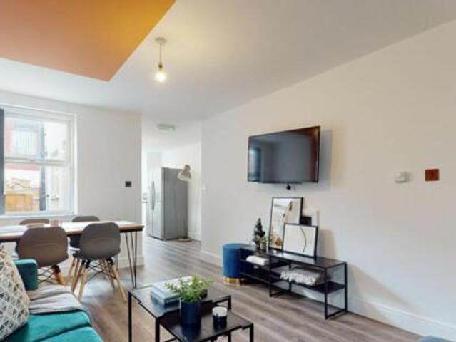 Halsbury Road, 6 Bedroom House