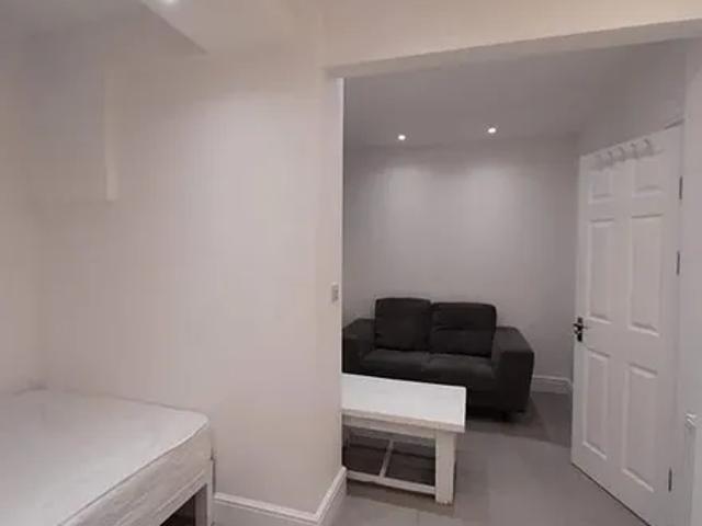 Halston Close, London, SW11 6RH, United Kingdom | 2 bed apartment for rent #167552194 | Rentberry