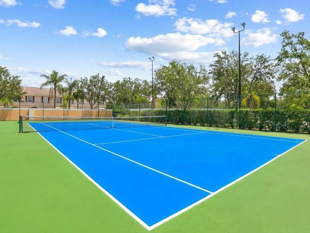 Halston Lakeside 3 Bedroom Apartment for Rent at 1000 Marlin Lakes Cir, Sarasota, FL 34232