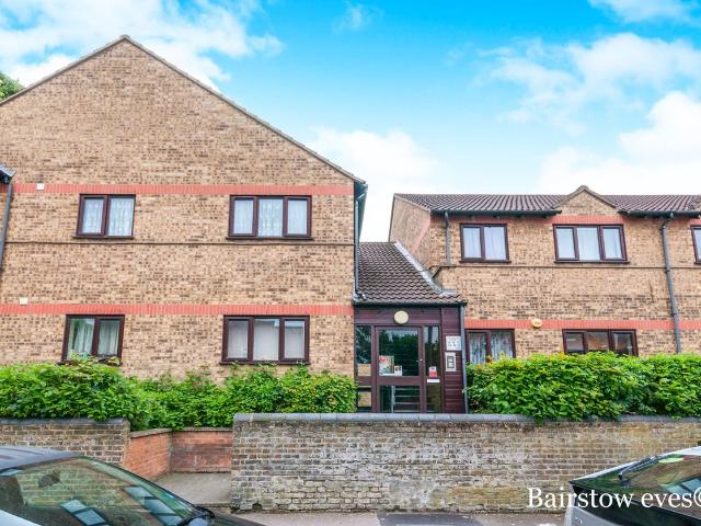 Halstead Court, London E17, 2 bed flat to rent, £1,650 pcm | PrimeLocation