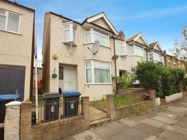 Halstead Road, Enfield, 3 Bedroom End