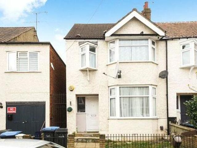 Halstead Road, Enfield, 3 Bedroom End