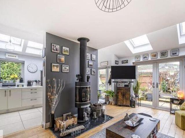 Happy Bottom, Corfe Mullen, 2 Bedroom Bungalow