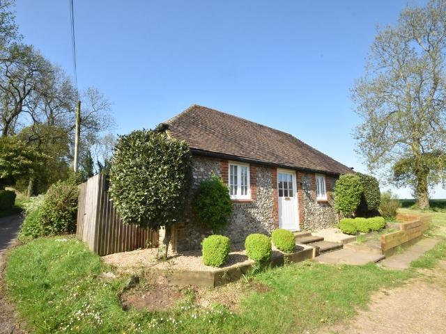 Hart Hill, Charing TN27, 1 bed detached bungalow to rent, £1,150 pcm | PrimeLocation