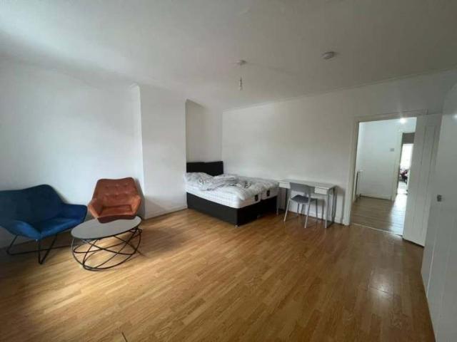 Hart Road, Manchester M14, 1 bed flat to rent, £700 pcm | PrimeLocation