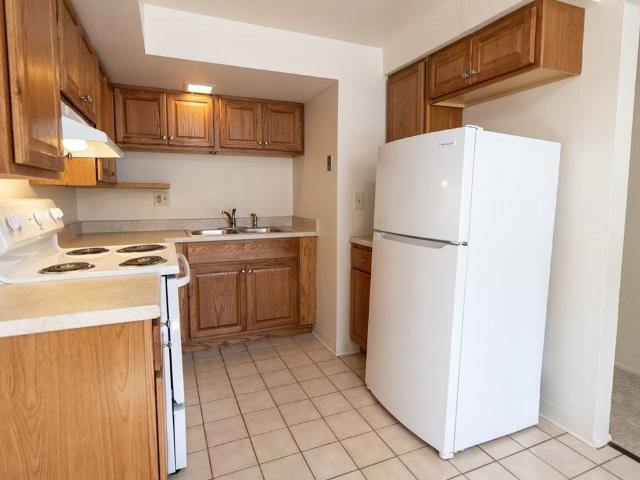 Hartford Square Townhouses 2 Bedroom Apartment for Rent at 402 Hartford Sq, New Kensington, PA 15068