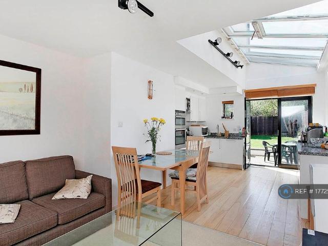 Hartfield Crescent, London, SW19 2 bed flat to rent £2,950 pcm £681 pw