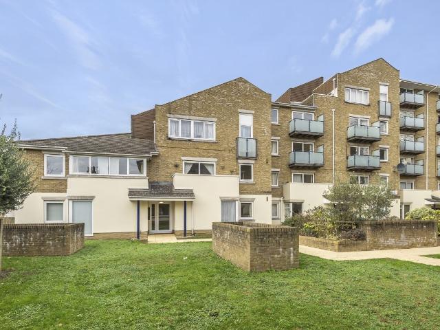 Hartfield Crescent, Wimbledon, London SW19, 2 bed flat to rent, £2,750 pcm | PrimeLocation