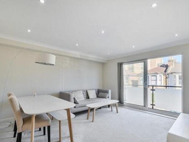 Hartfield Crescent, Wimbledon, 1 Bedroom Flat