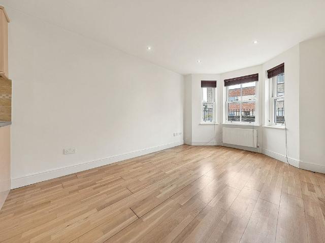 Hartfield Road, Wimbledon, London SW19, 2 bed flat to rent, £1,995 pcm | PrimeLocation