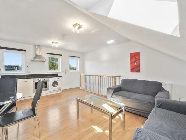 Hartfield Road SW19, 3 bed maisonette to rent, £4,000 pcm | PrimeLocation