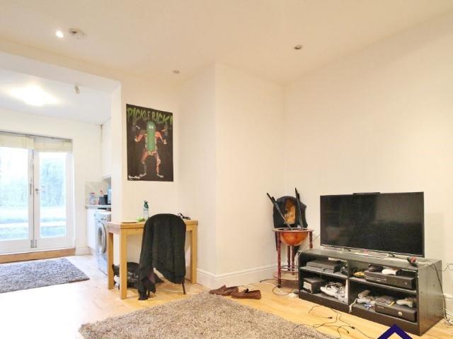 Hartham Road, London N7, 3 bed flat to rent, £3,445 pcm | PrimeLocation
