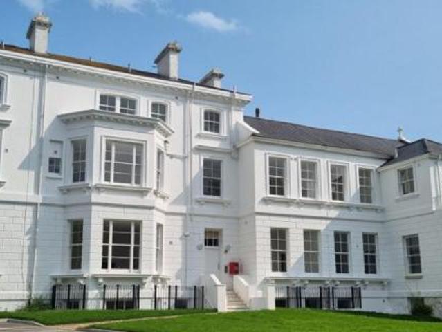 Hartington Place, Eastbourne, 2 Bedroom Flat