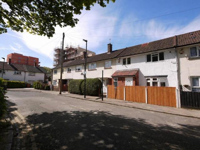 Hartington Road, London, E16 4 bed terraced house to rent £3,500 pcm £808 pw