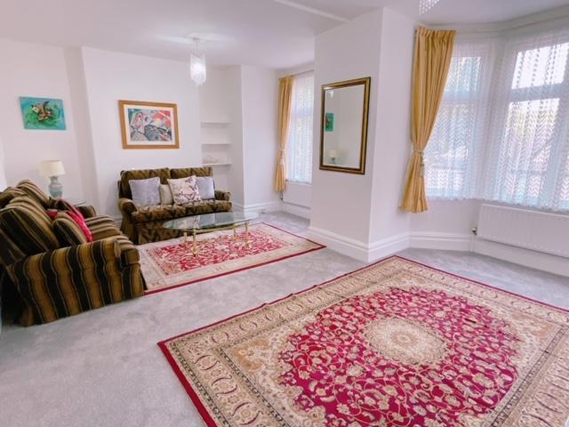 Hartington Road, London W13 2 bed flat to rent £2,000 pcm £462 pw