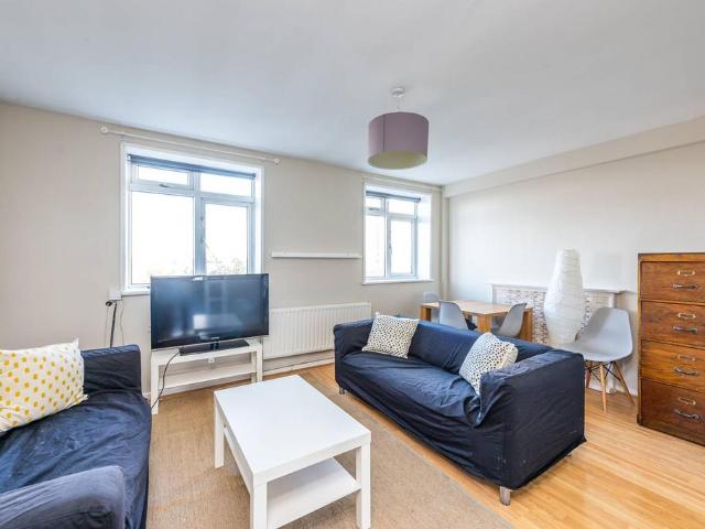 Hartington Road, SW8, Stockwell. 3 bed flat to rent £4,500 pcm £1,038 pw