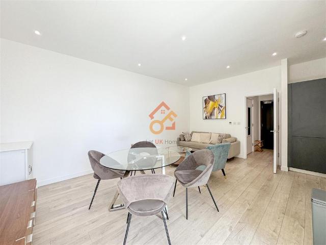Hartingtons Court, Coster Avenue. 1 bed flat to rent £2,600 pcm £600 pw