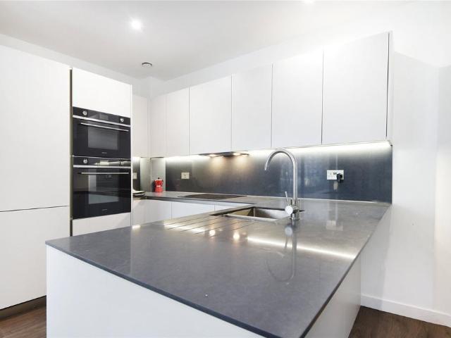 Hartingtons Court, Coster Avenue. 2 bed flat to rent £3,500 pcm £808 pw