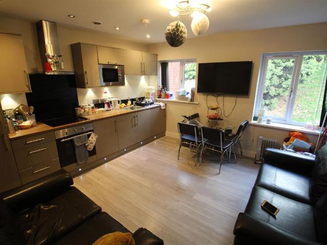 Hartisca Residence, Hartwell Road, Hyde Park, Leeds, West Yorkshire LS6, 2 bed flat to rent, £1,150 pcm | PrimeLocation