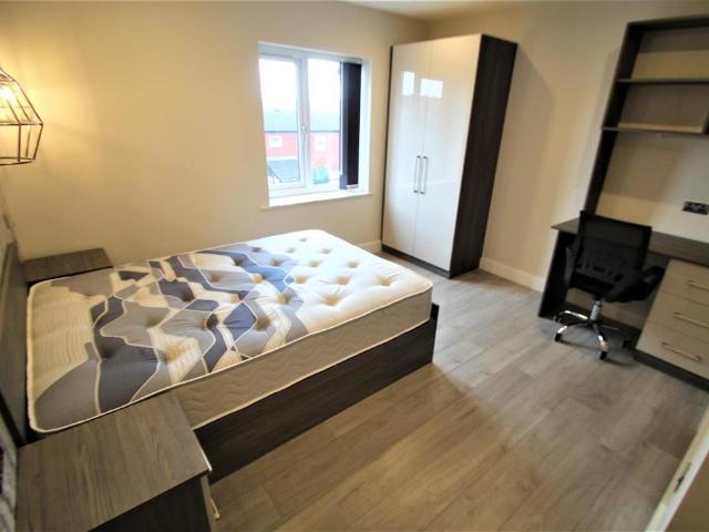 Hartisca Residence, Hyde Park, Leeds. 2 bed apartment to rent £1,275 pcm £294 pw