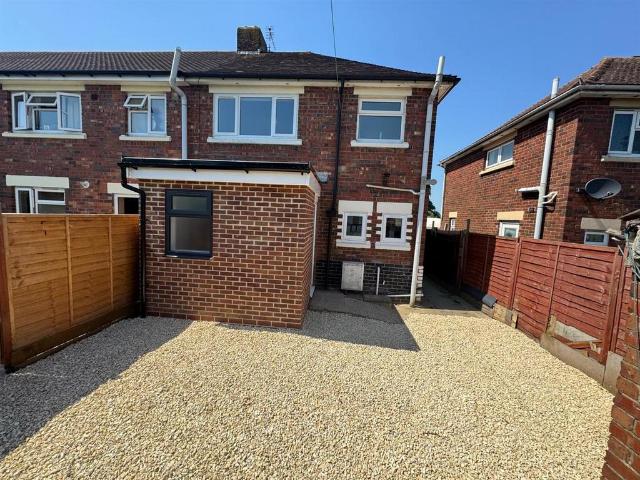 Hartland Road, Gloucester GL1 4 bed semi detached house to rent £2,300 pcm £531 pw