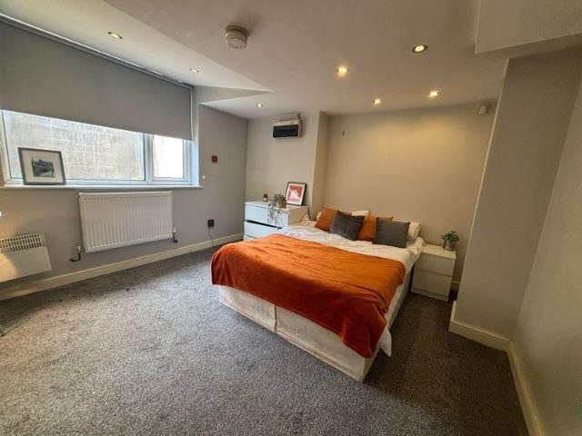 Hartley Avenue, Woodhouse, Leeds LS6, 2 bed flat to rent, £1,150 pcm | PrimeLocation