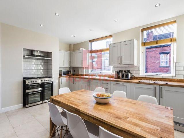 Hartley Crescent, Leeds LS6 6 bed house to rent £4,160 pcm £960 pw