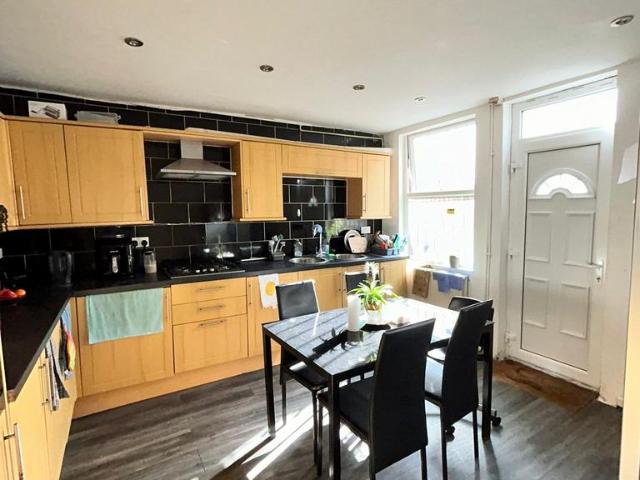 Hartley Crescent, Woodhouse, LEEDS, LS6 5 bed terraced house to rent £2,389 pcm £551 pw