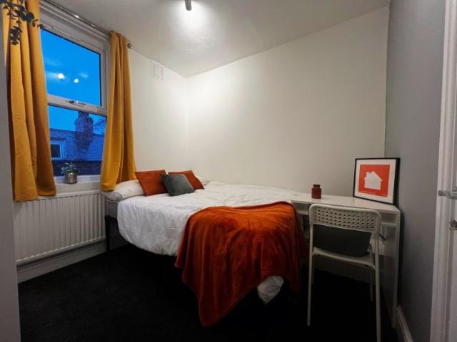 Hartley Grove, Woodhouse, Leeds LS6, 4 bed shared accommodation to rent, £1,960 pcm | PrimeLocation