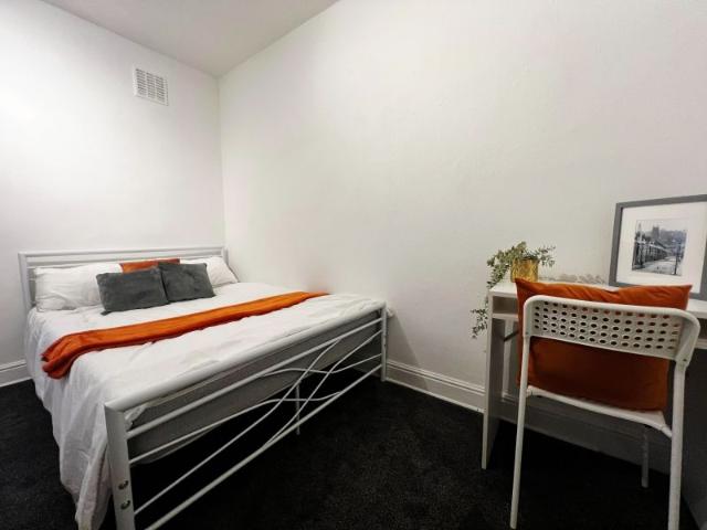 Hartley Grove, Woodhouse, Leeds LS6, Room to rent, £490 pcm | PrimeLocation