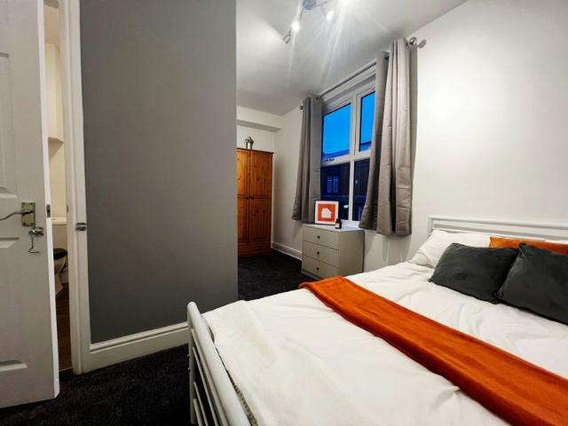 Hartley Grove, Woodhouse, Leeds LS6, Room to rent, £490 pcm | PrimeLocation