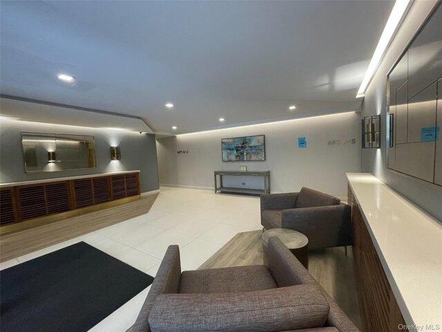 Hartsdale Ave E Unit F, Hartsdale, Property For Sale