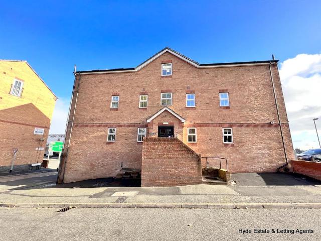 Hartshill House, St. Andrews Square, Stoke On Trent. ST4, 2 bed flat to rent, £725 pcm | PrimeLocation