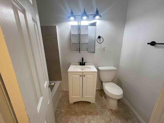 Harvard Boulevard 3 Bedroom Apartment for Rent at 7112 S Harvard Blvd, Los Angeles, CA 90047 Congress Central