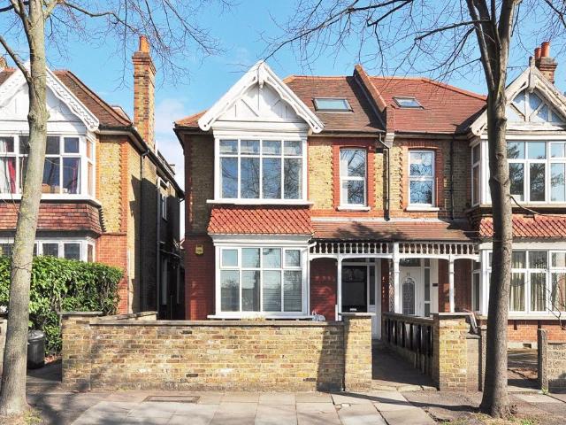 Harvard Road London W4 2 bed flat to rent £2,500 pcm £577 pw