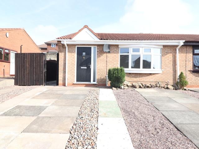 Harvest Close, Upper Gornal DY3, 2 bed bungalow to rent, £1,100 pcm | PrimeLocation