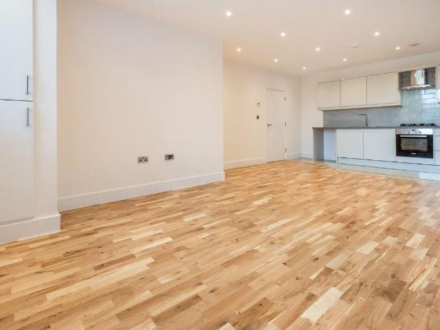 Harvest Crescent, Fleet, Hampshire GU51, 2 bed flat to rent, £1,300 pcm | PrimeLocation
