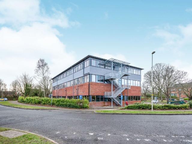 Harvest Crescent, Fleet, Hampshire GU51, 2 bed flat to rent, £1,400 pcm | PrimeLocation