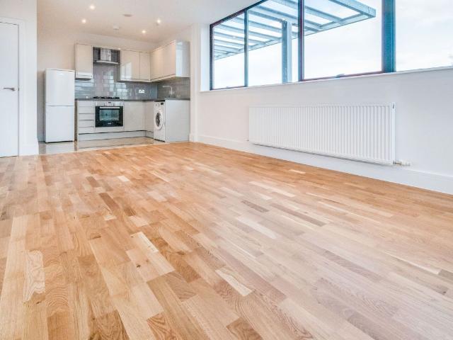 Harvest Crescent, Fleet, Hampshire GU51, 2 bed flat to rent, £1,400 pcm | PrimeLocation
