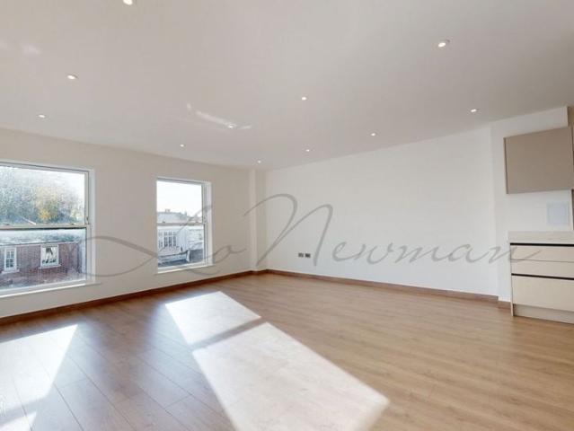 Harvest Lane, Thames Ditton, Surrey, KT7