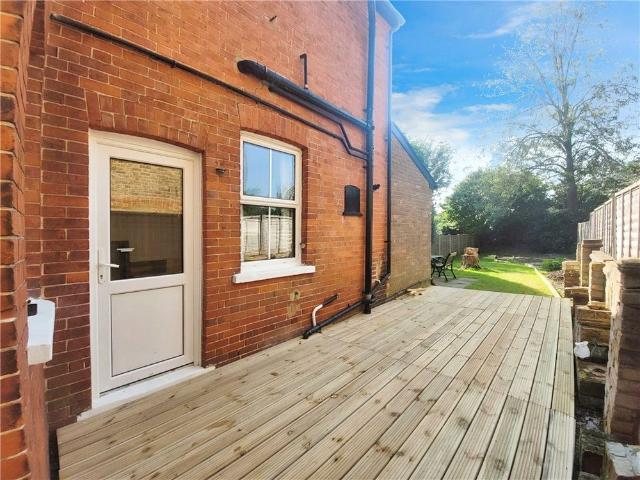 Harvest Road, Englefield Green, Egham, Surrey, TW20 0QS
