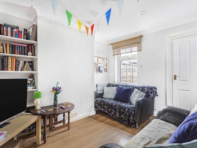 Harvest Road, Englefield Green, Egham, Surrey, TW20 0QS