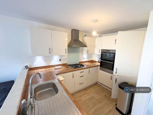 Harvest Way, Bristol, BS35 4 bed semi detached house to rent £1,950 pcm £450 pw