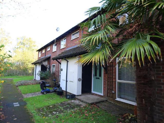 Harvester Way, Lymington 2 bed terraced house to rent £1,195 pcm £276 pw