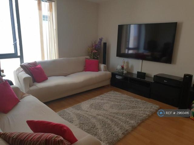 Harvey Close, London, NW9 2 bed flat to rent £1,925 pcm £444 pw